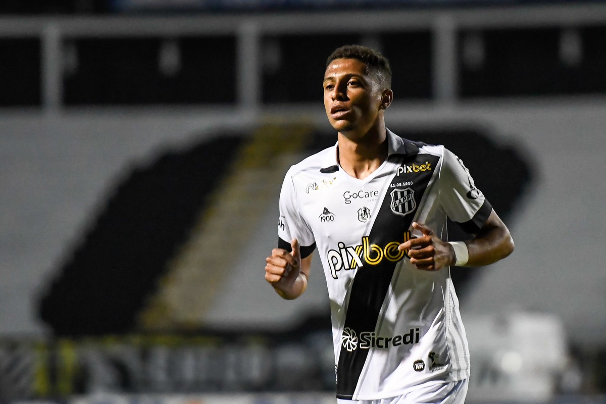 Rafael Santos vira problema na Ponte para duelo com Confiança | ponte ...