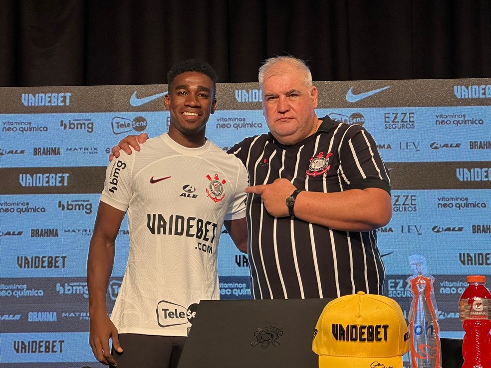 Félix Torres festeja acordo com o Corinthians e exalta torcida ...