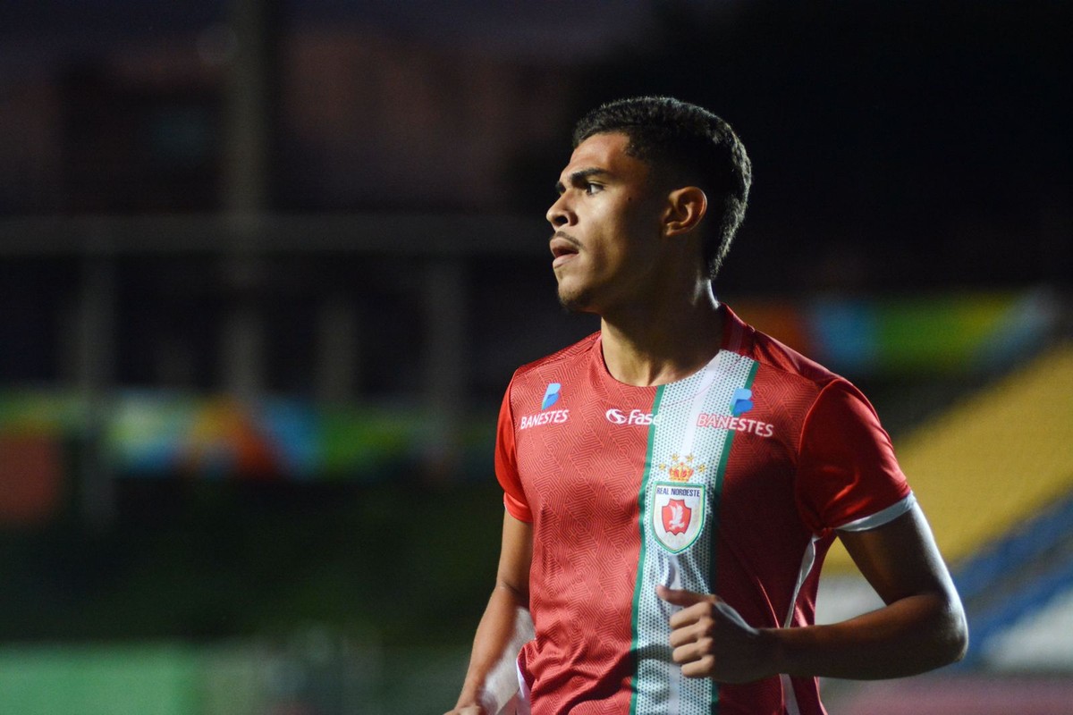 Atuando pela primeira vez na zaga, Igor Ribeiro ganha elogios de ...