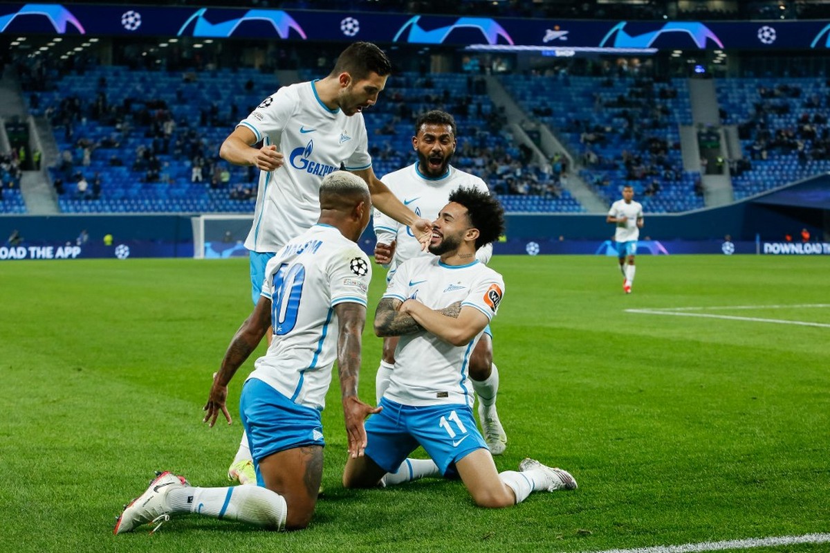 Claudinho fecha primeiro mês no Zenit como titular e com o pé direito ...