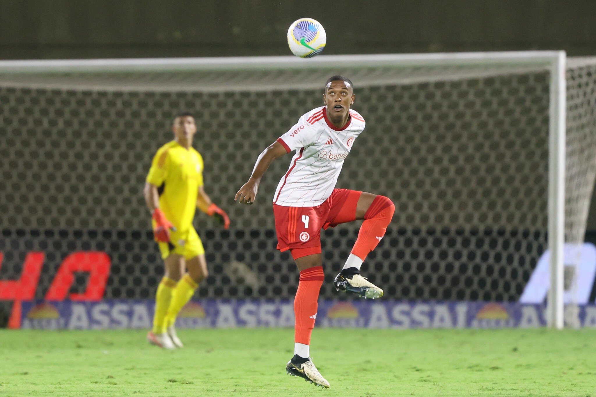 Robert Renan volta a jogar pelo Inter após cavadinha e ganha apoio de ...