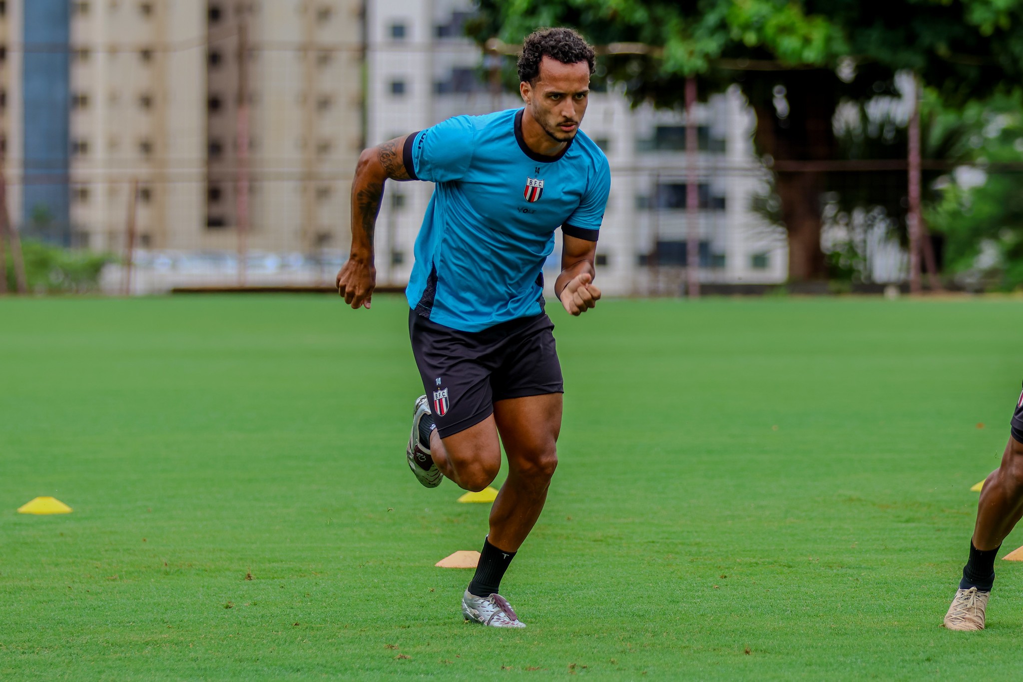 Morelli celebra “volta para casa” ao reforçar Botafogo-SP em 2026 | Ge