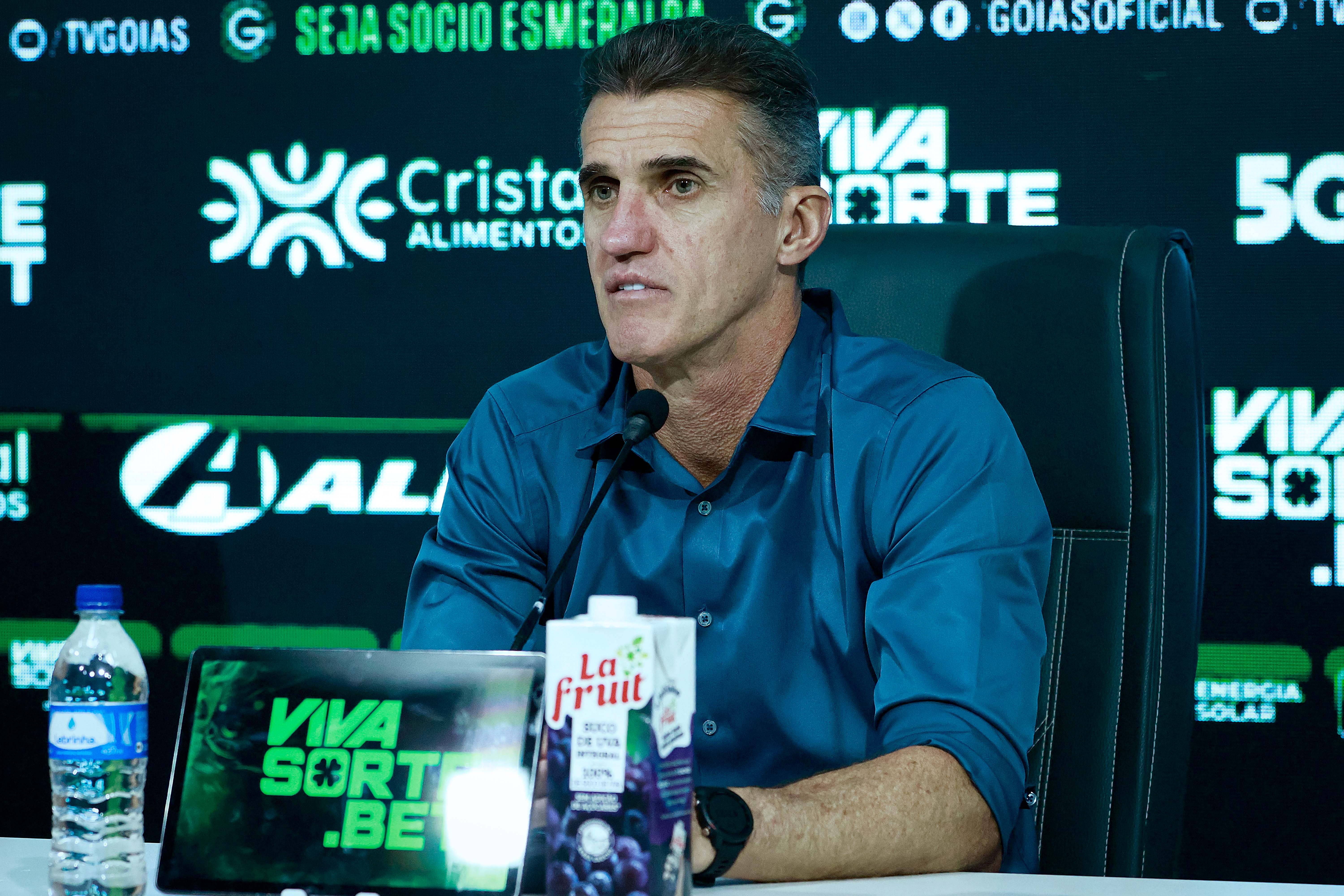 Vagner Mancini valoriza volta à liderança após semana "tensa" no Goiás | Ge