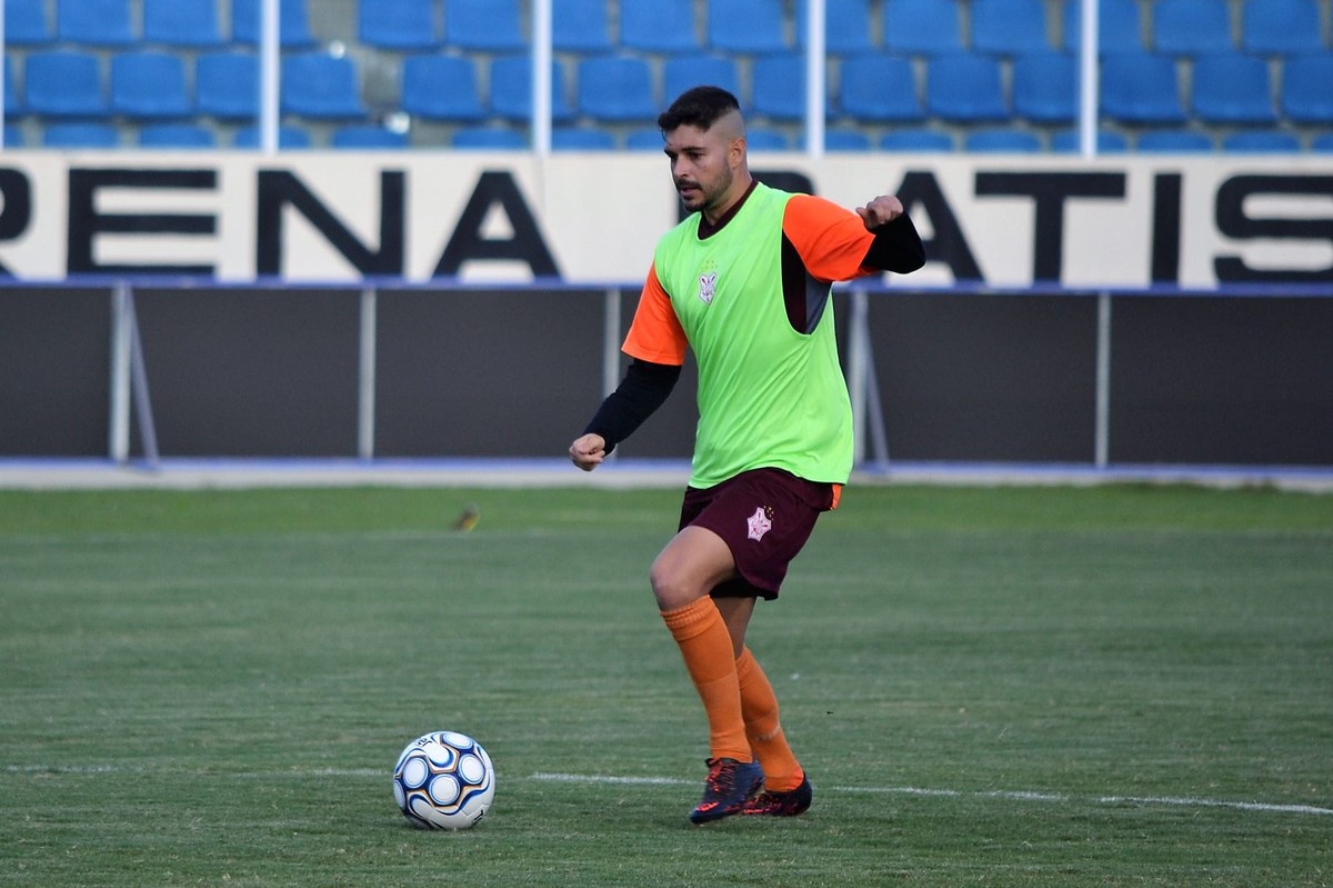 Brendon celebra renovação e fala sobre jogo que pode valer a classificação