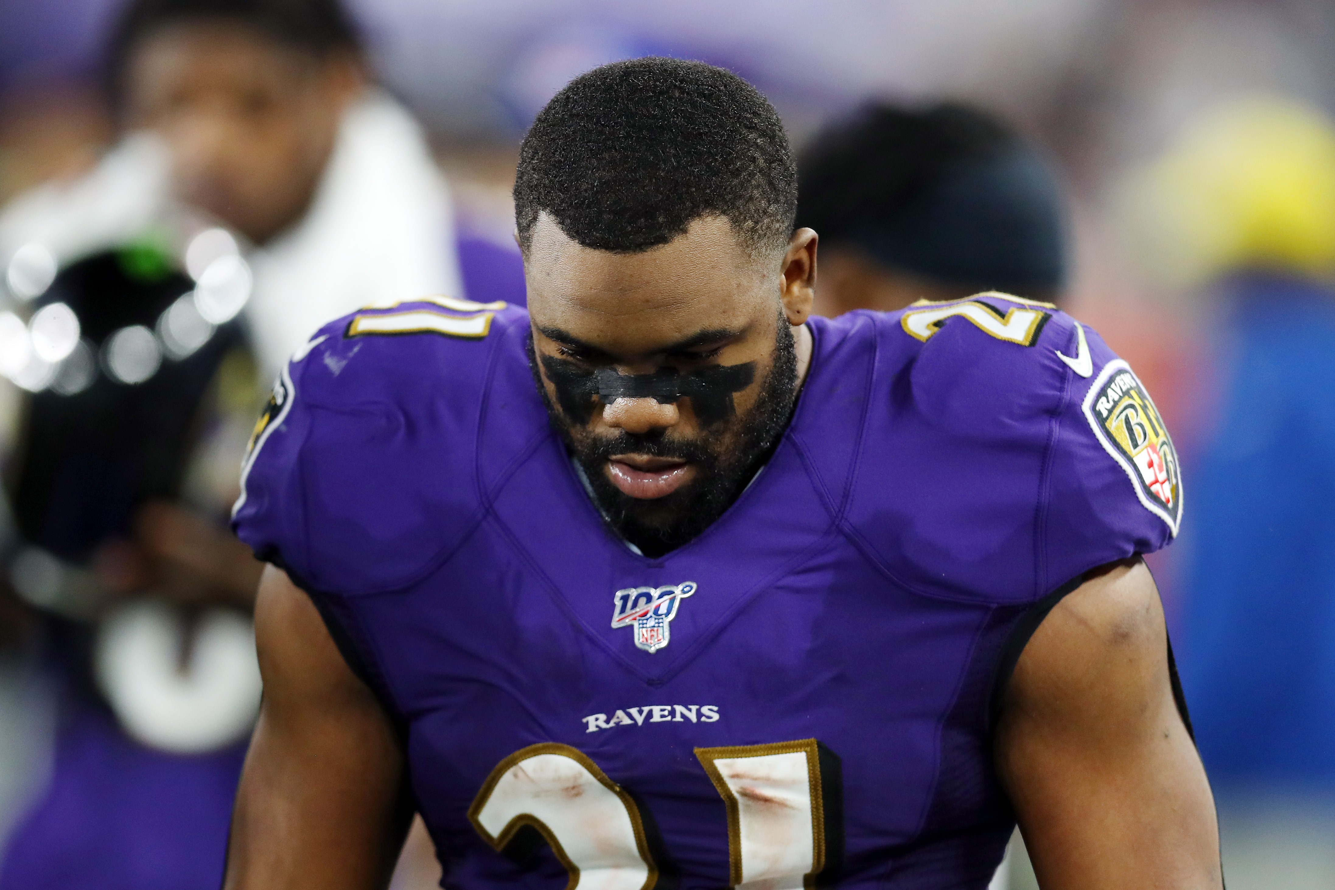 Running backs dos Ravens testam positivo e time fecha centro de ...