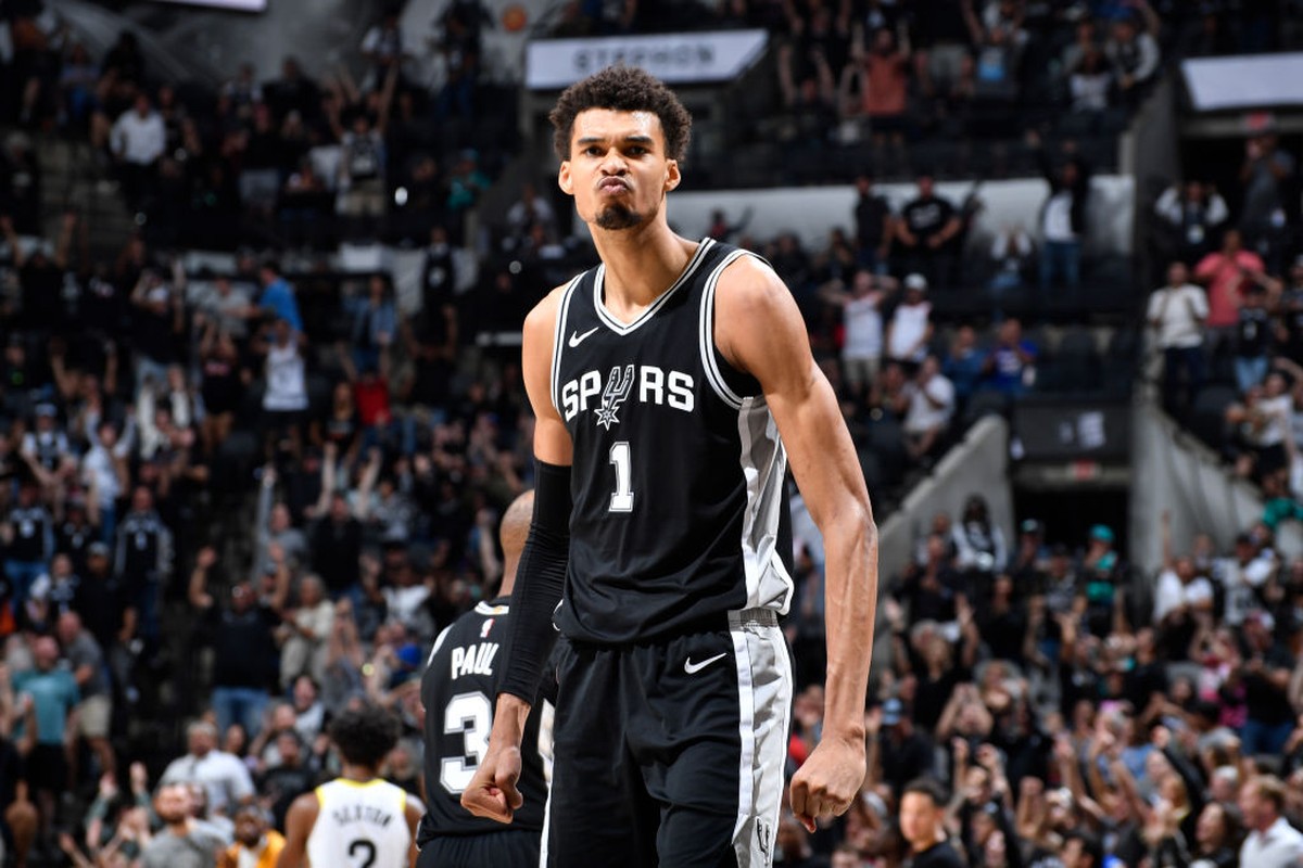 Wembanyama anota 50 pontos e quebra recordes em vitória dos Spurs sobre os Wizards | nba | ge