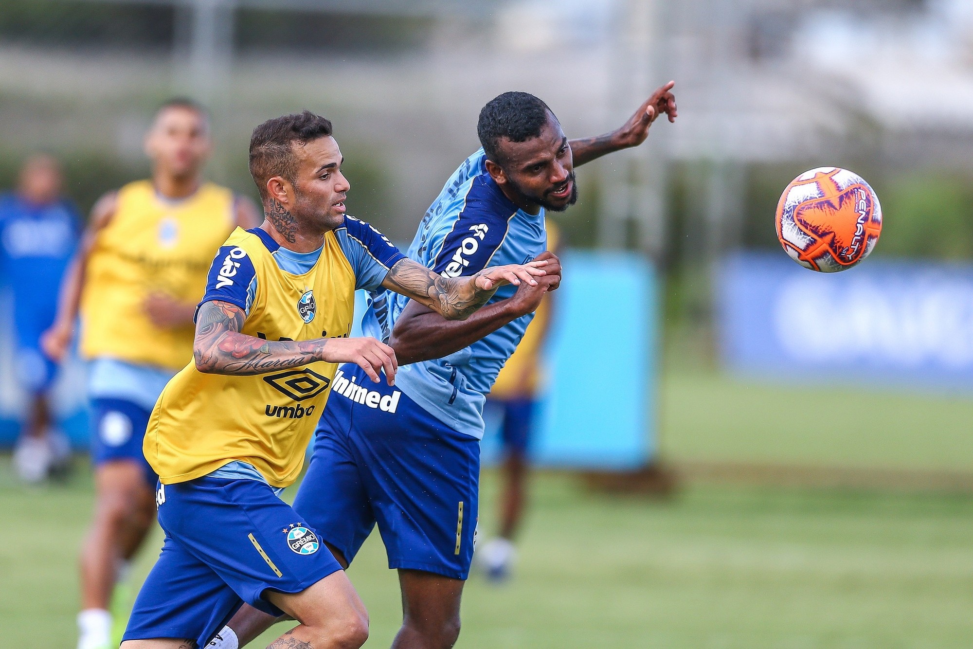 Renato fecha treino e faz mistério sobre escalação do Grêmio contra o ...