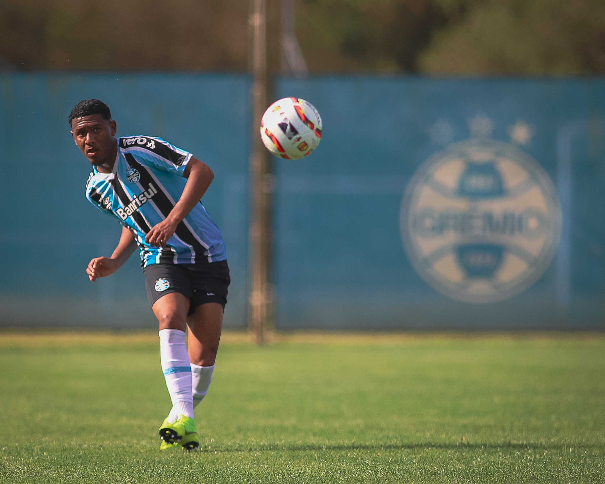 Grêmio acerta saída de outro lateral da base para clube português | Ge