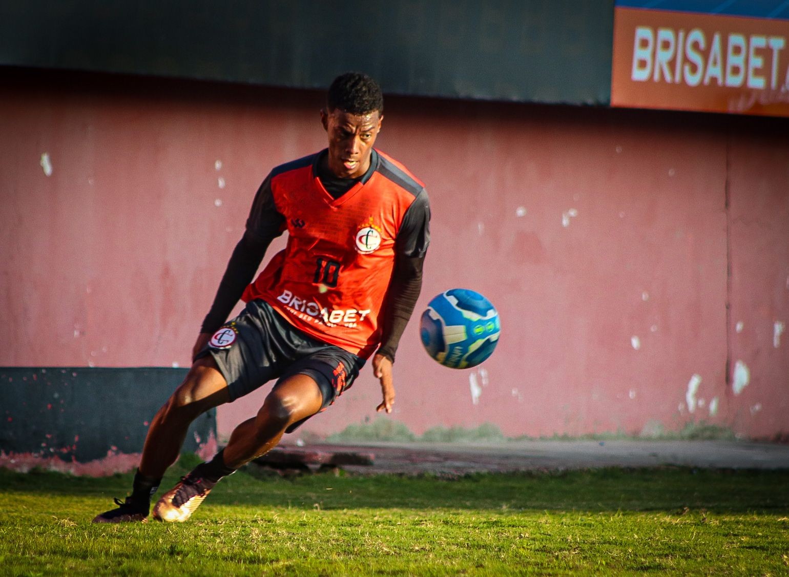 Negueba se diz 100% para estrear pelo Campinense contra o Globo FC ...