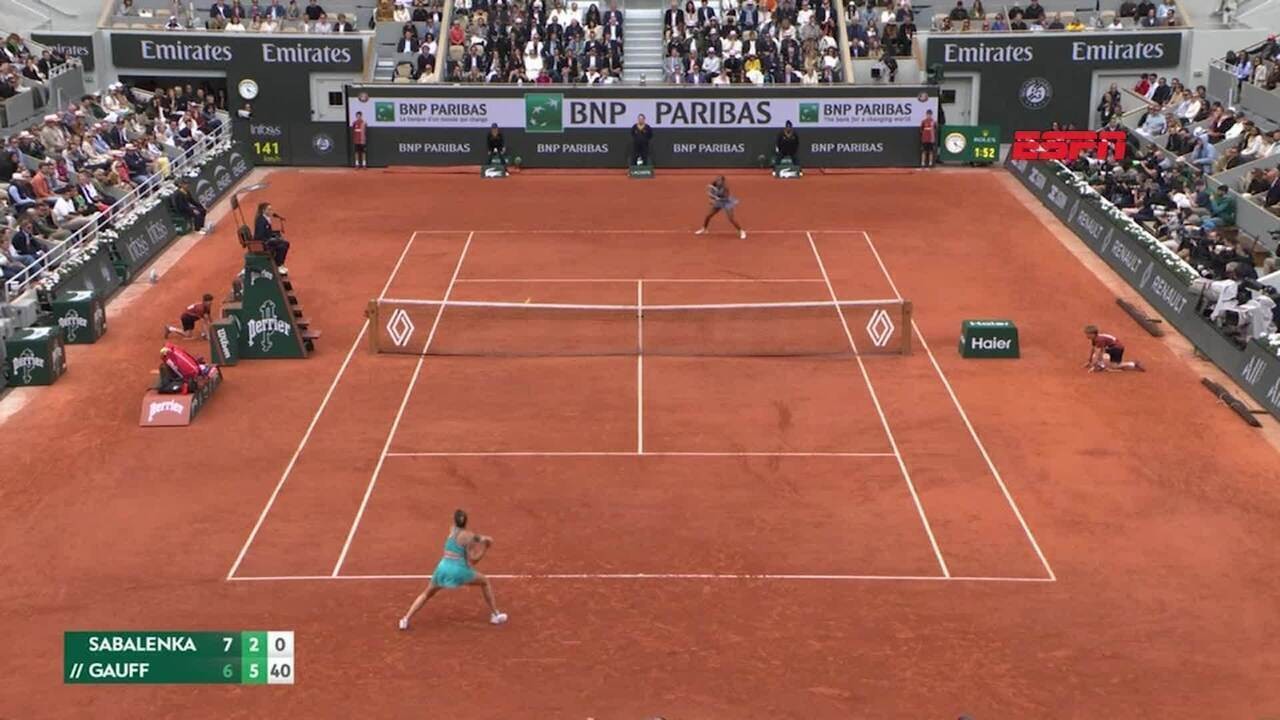 Coco Gauff derruba troféu de Roland Garros ao gravar vídeo | Ge