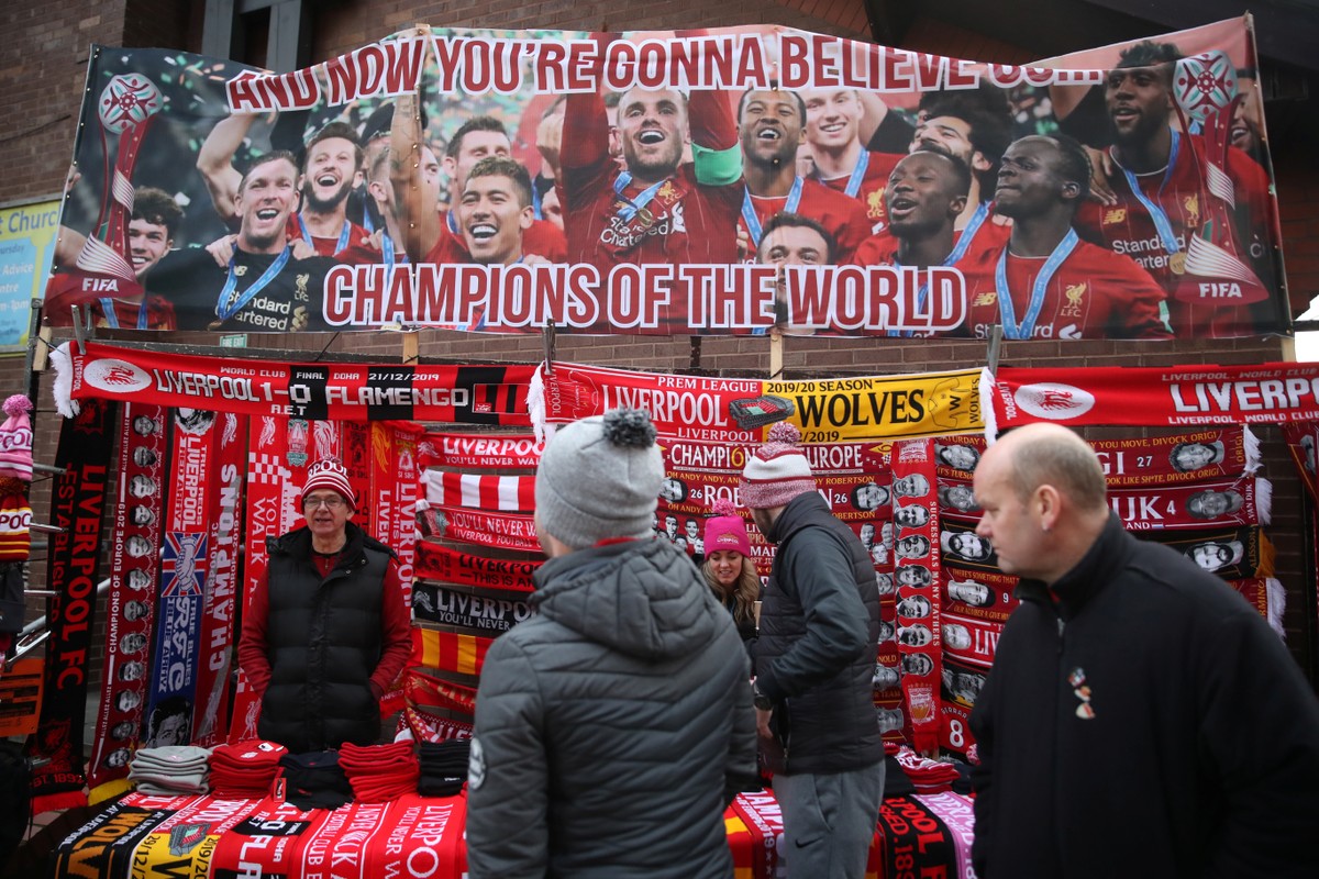 Faixa e cachecol celebram conquista do Mundial de Clubes pelo Liverpool ...