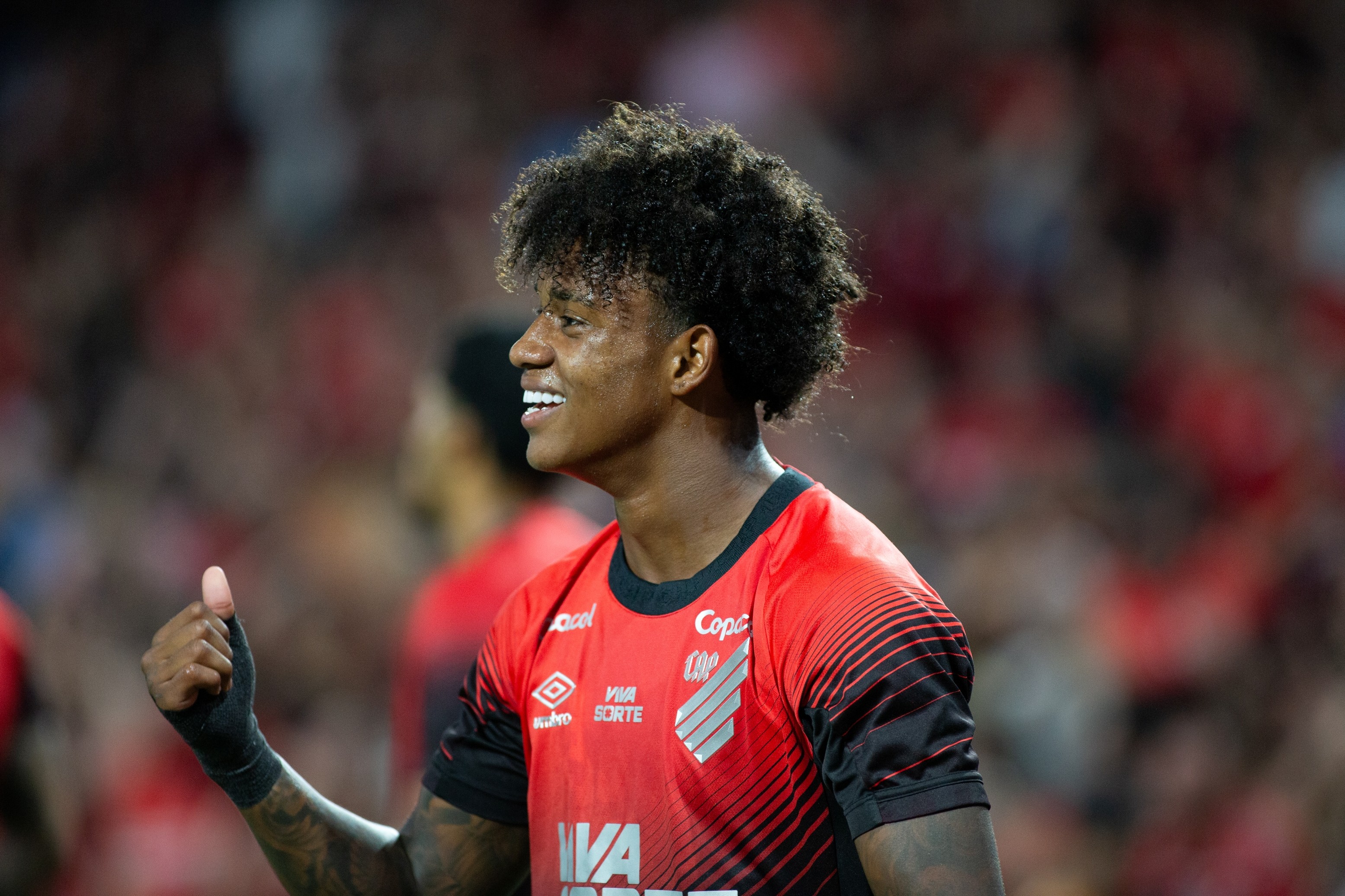 Athletico aumenta multa nacional do atacante Bruninho; veja novo valor | Ge