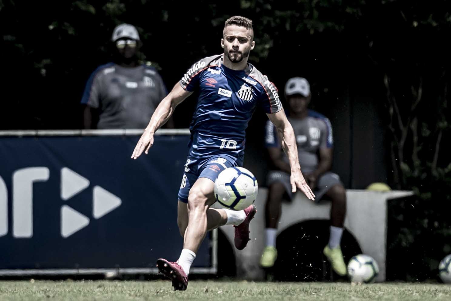 Com passagem pelo Santos de Sampaoli, atacante Lucas Venuto é anunciado ...