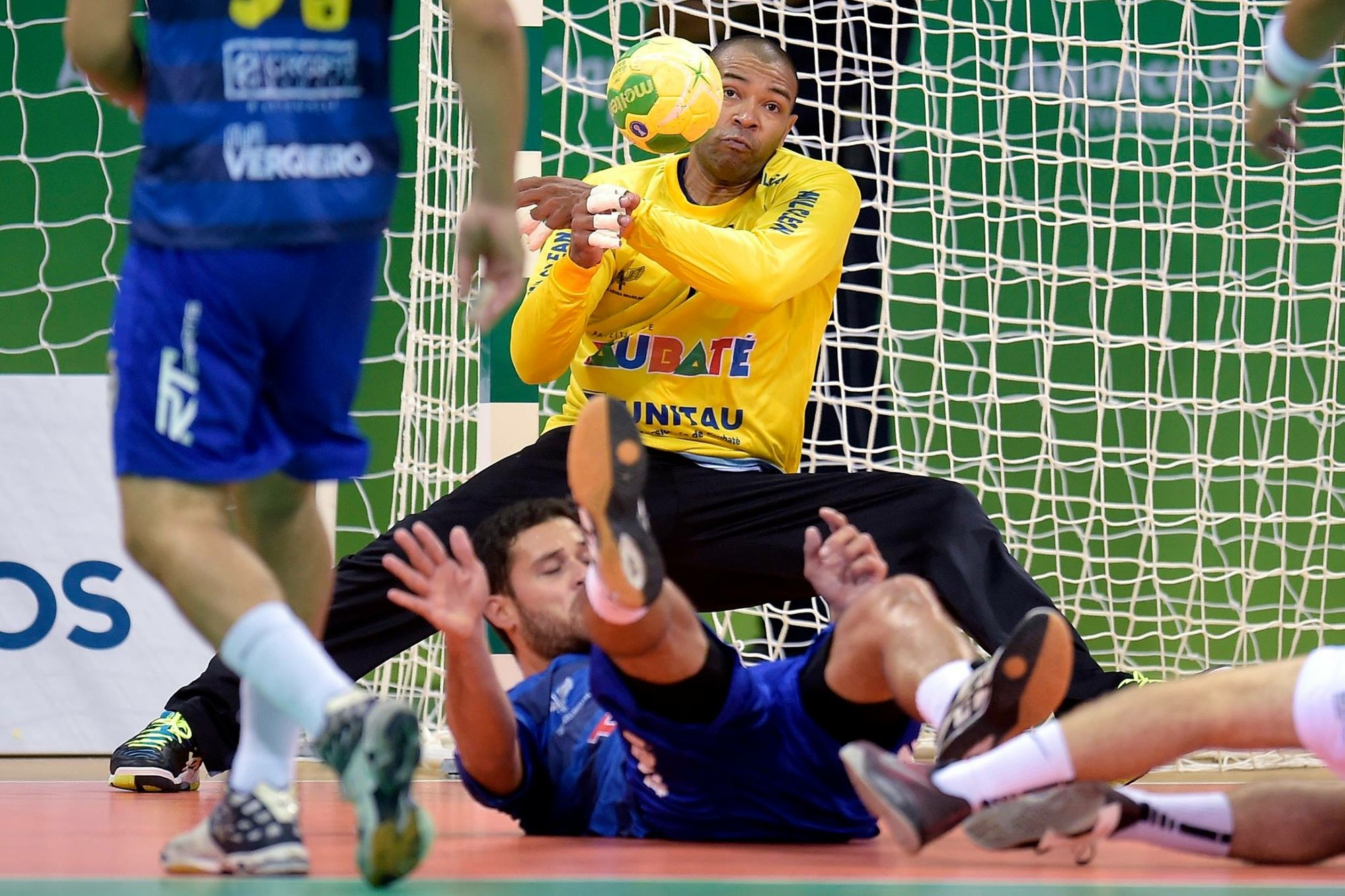 Goleiro histórico da seleção de handebol, Maik chega ao Praia e quer ...