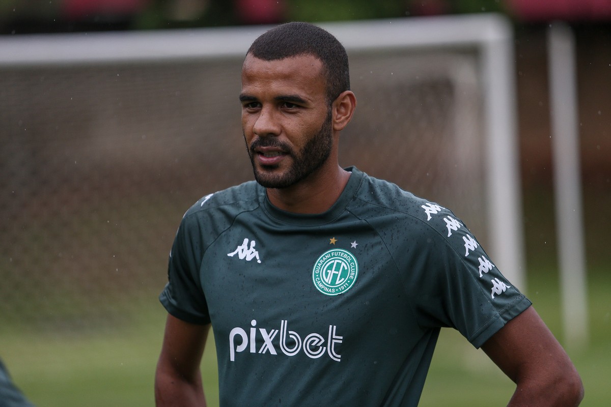 Ernando defende esquema com três zagueiros no Guarani e prevê evolução ...