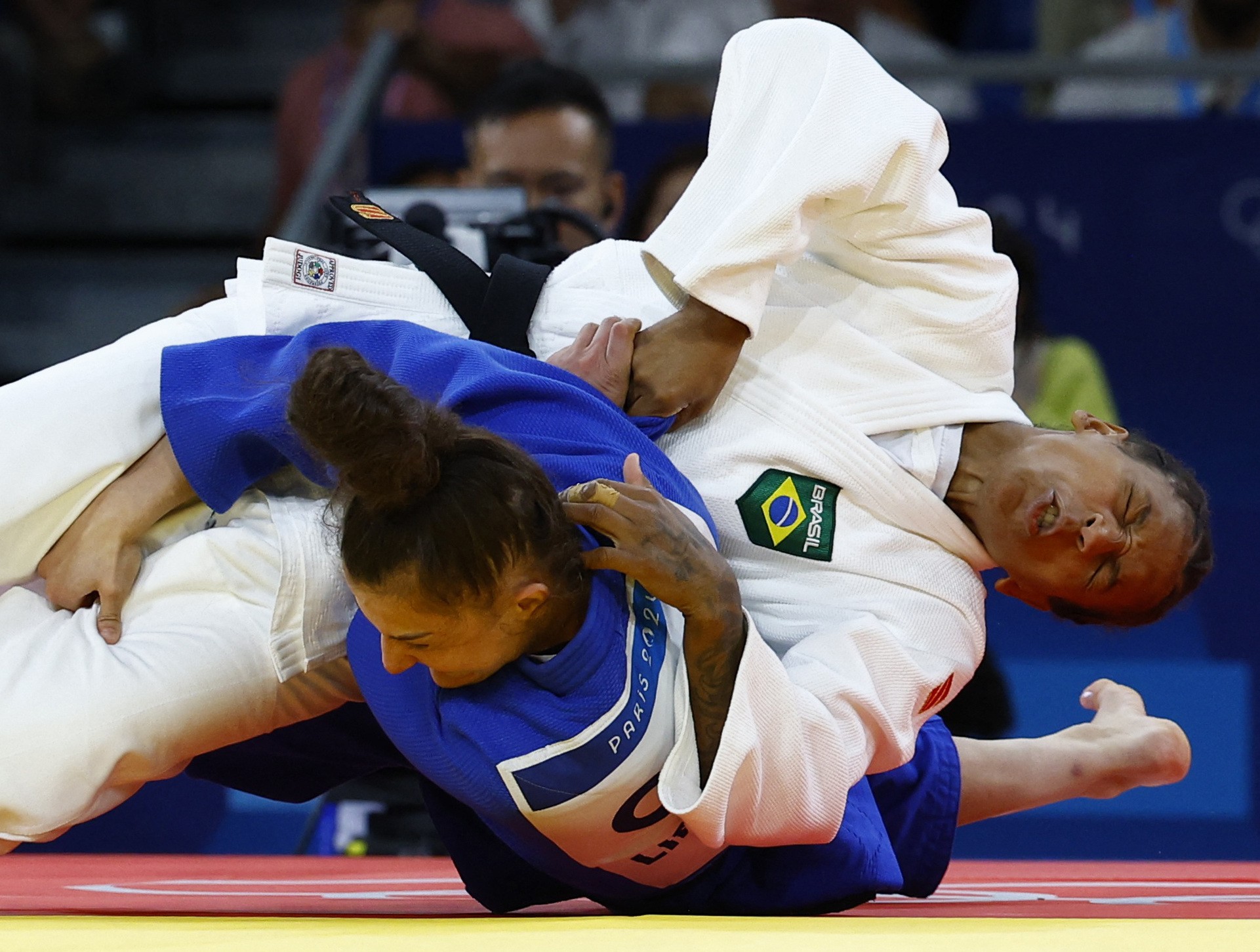 Rafaela Silva vence por ippon e está nas semifinais do judô | Ge