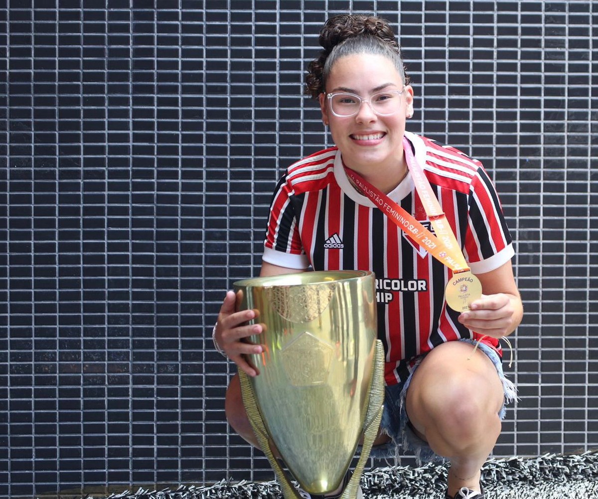 Após conquistar 2 títulos na base do São Paulo em 2021, Joyce sonha em ...