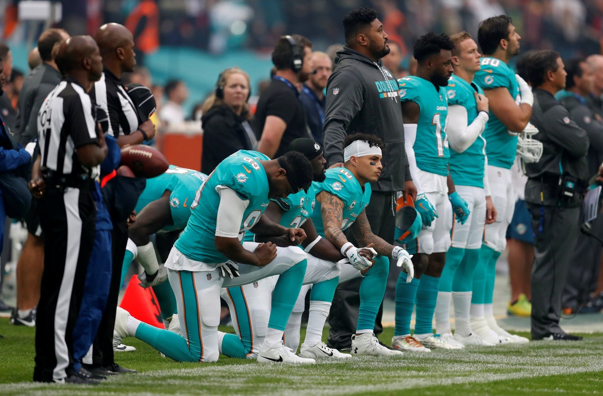 NFL muda política e obriga todos a ficarem de pé durante hino ...