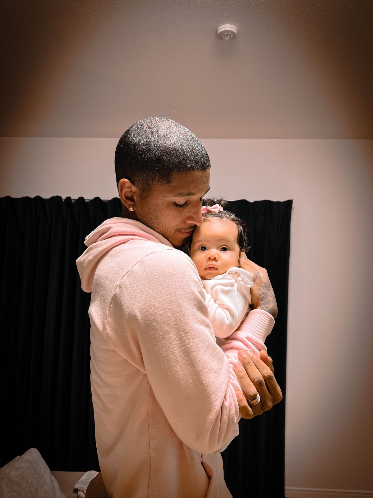 Zagueiro vê filha pela primeira vez e desencanta no futebol japonês ...