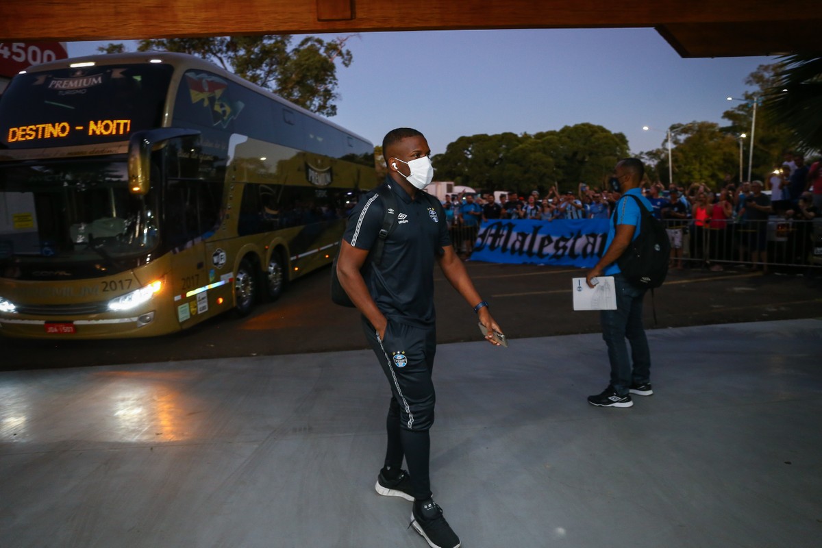 Sob olhares de Roger, Grêmio inicia novo momento com expectativa por ...