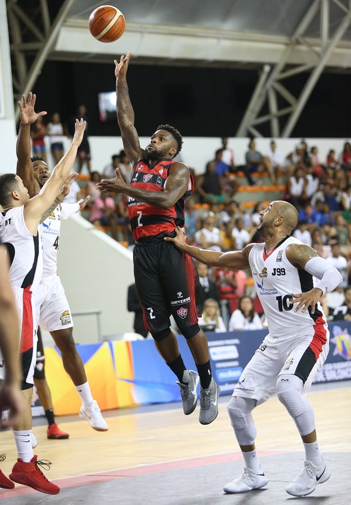 Troca de americanos no Vasco: sai Joshua Freelove, chega Nick Okorie ...