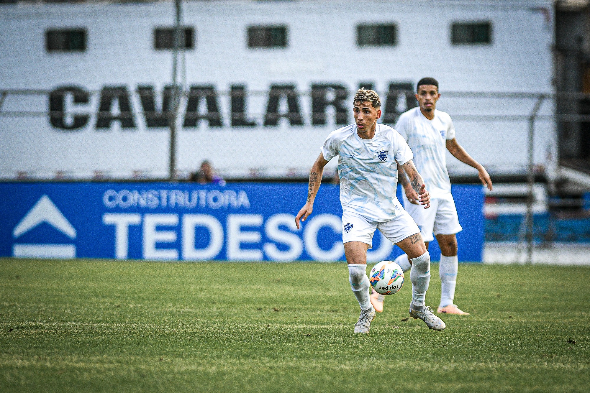 Lateral-esquerdo do Barra, DG é contratado definitivamente para a Série ...