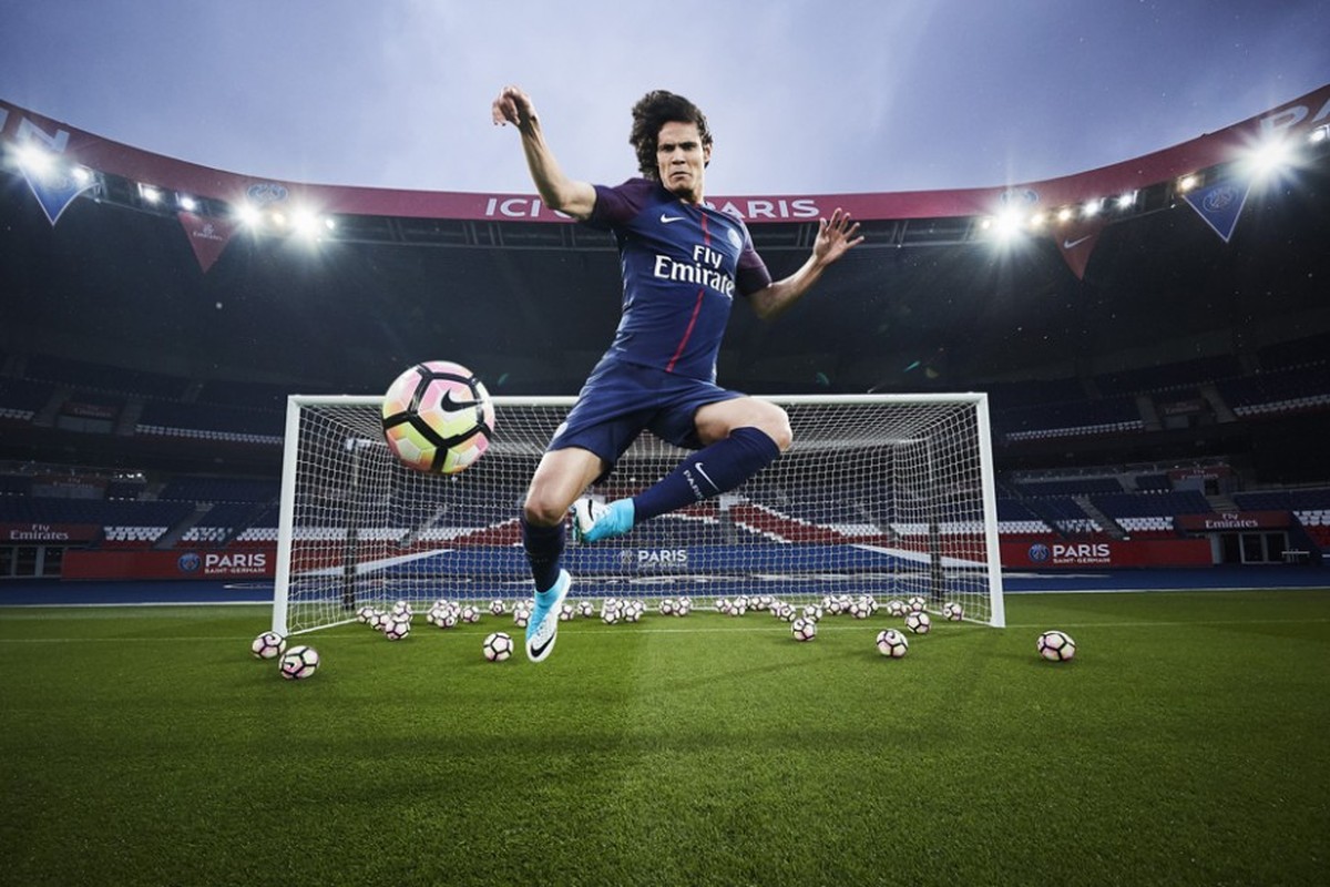 PSG lança nova camisa com listra central mais fina | futebol francês | ge