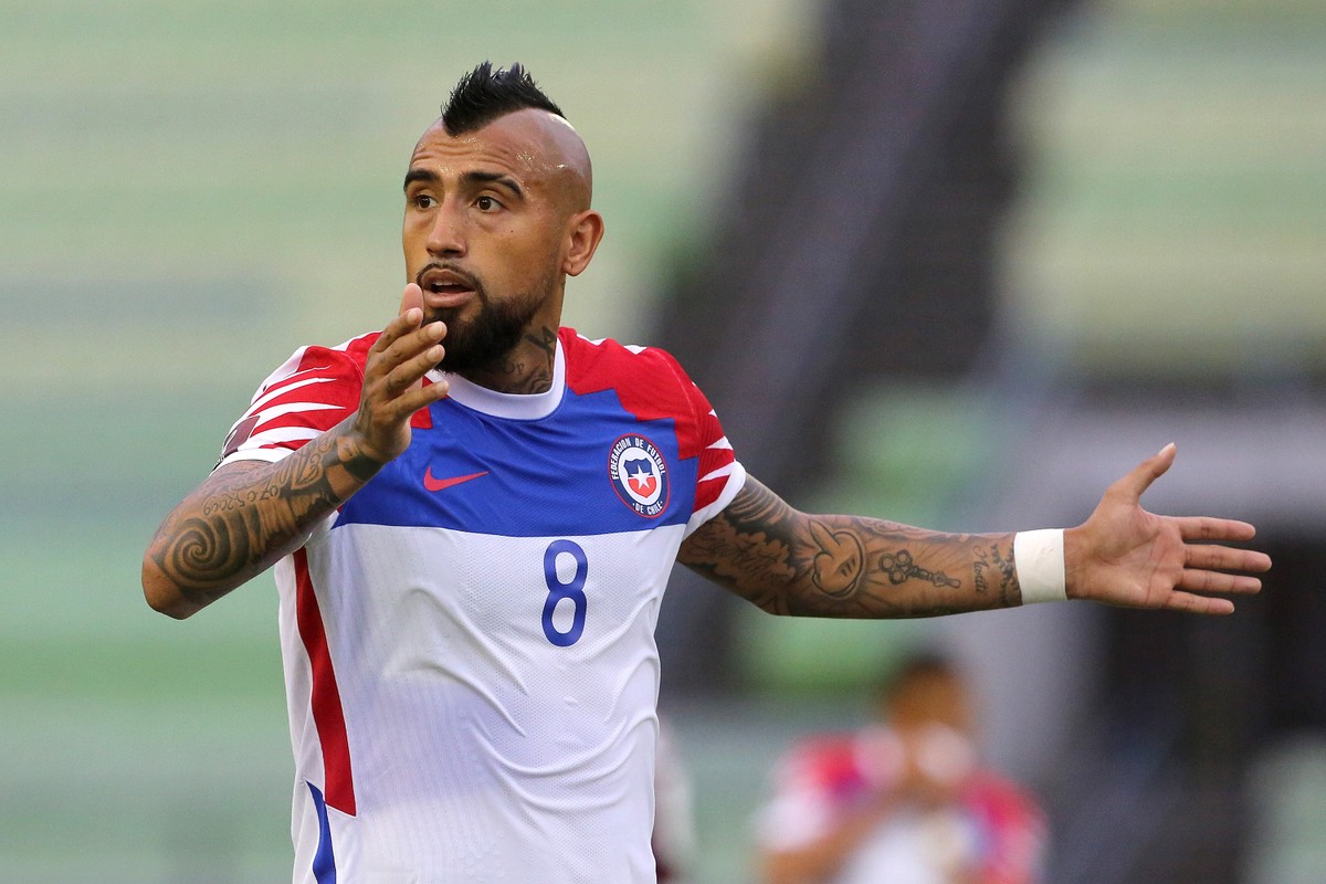 Vidal se irrita com substituição no Chile, e treinador alega cansaço ...