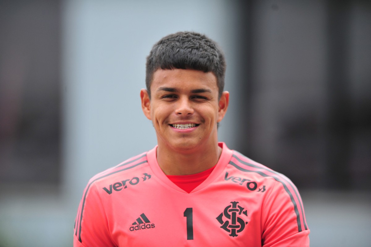 Inter renova contrato com o meia Lucas Ramos até 2025 | internacional | ge
