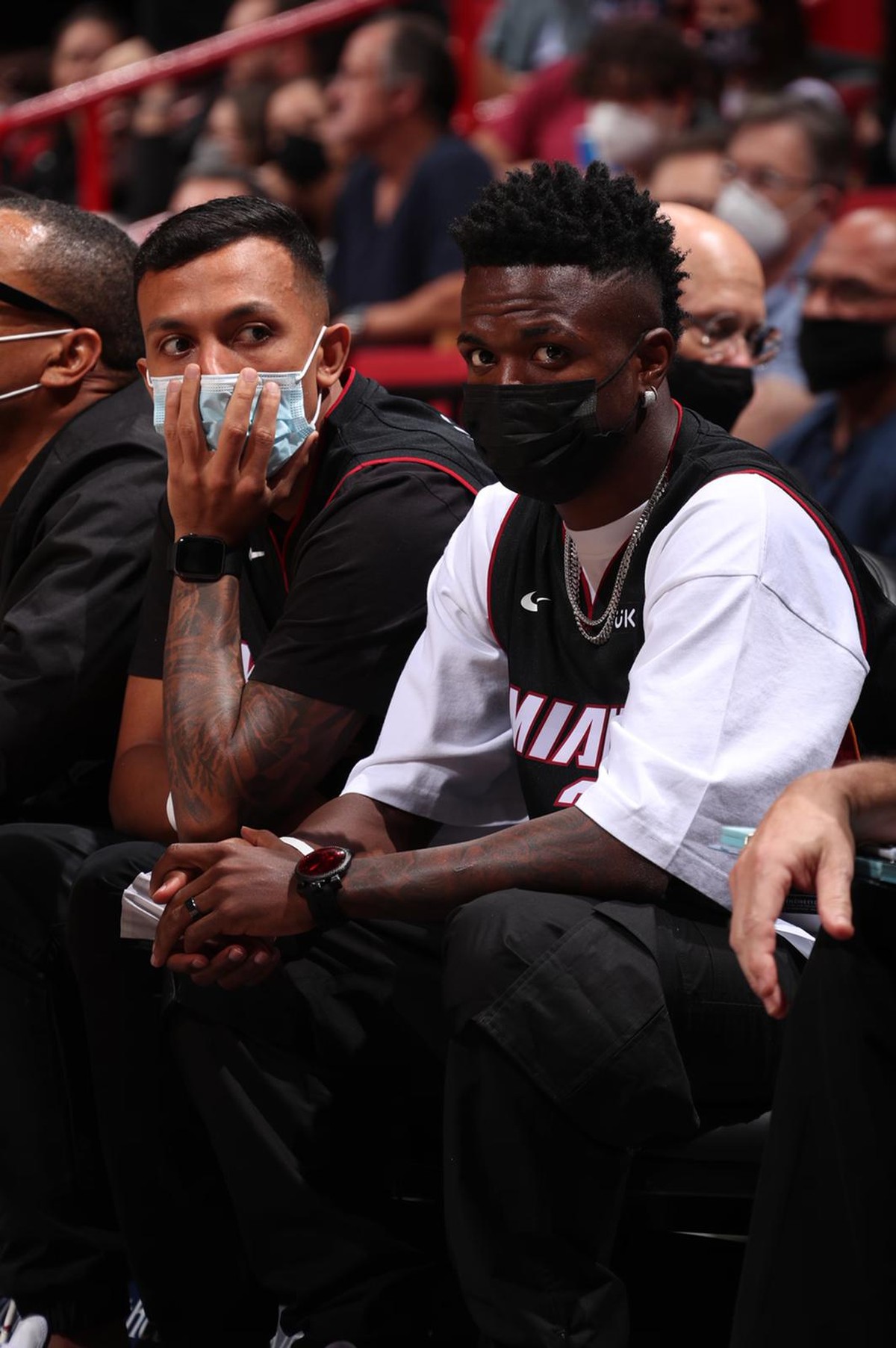 Vini Jr prestigia jogo da NBA e é homenageado pelo Miami Heat | nba | ge