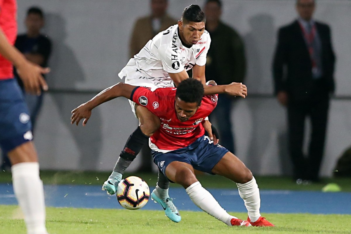 Athletico mostra dificuldades na altitude e sofre na derrota para o ...