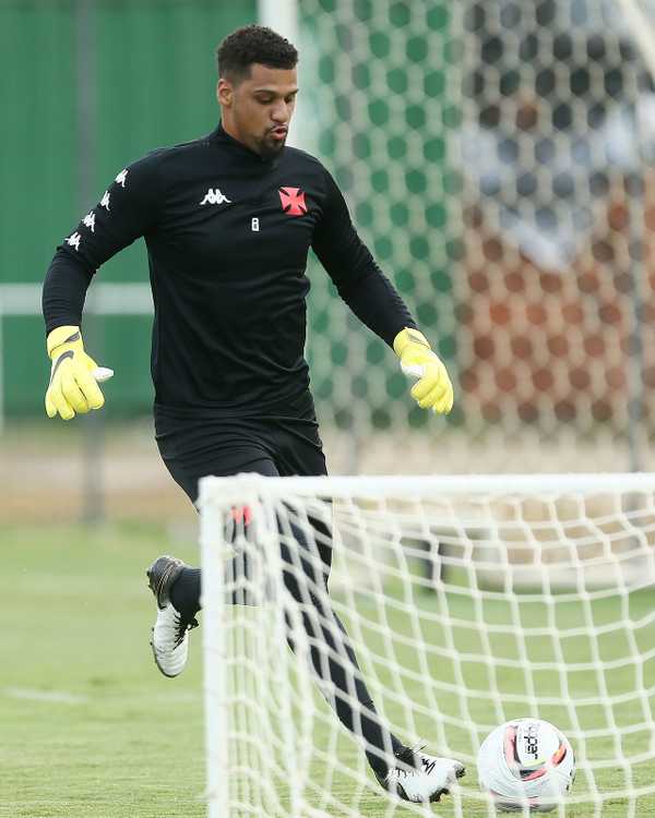 Vasco encaminha empréstimo do goleiro Alexander ao Ypiranga-RS | vasco | ge
