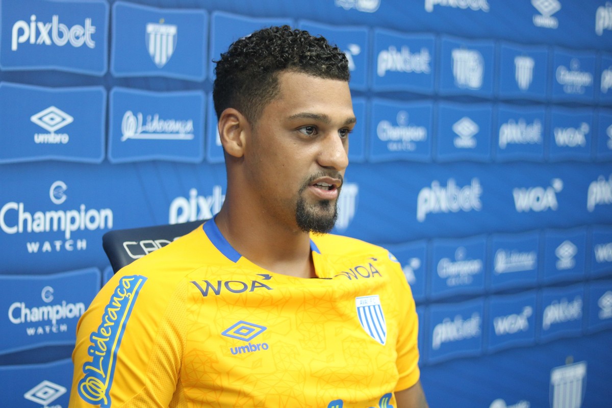 Alexander apresenta credenciais e valoriza oportunidade no Avaí | avaí | ge