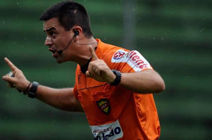 Manauara x ASA: com direito a VAR nessa fase, árbitro gaúcho apita ...