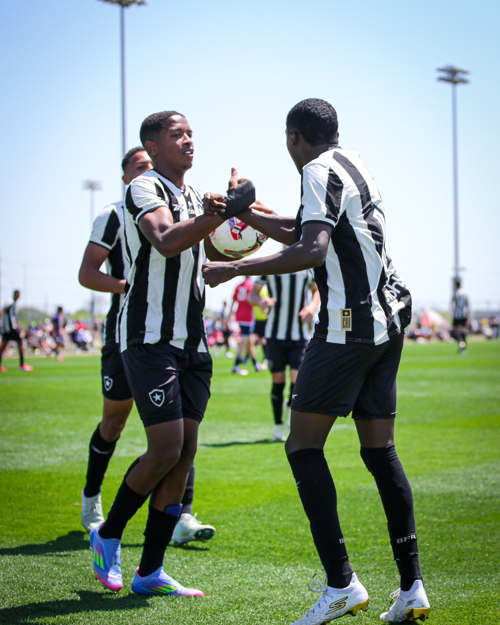 Botafogo vence por 3 a 0 em estreia em torneio sub-19 nos Estados ...