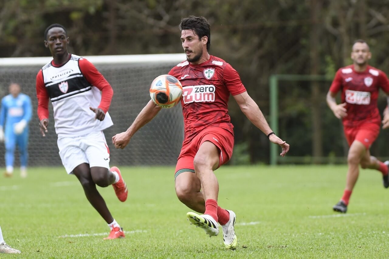 Gabriel Pires, da Portuguesa, relembra duelo contra astro do rival | Ge