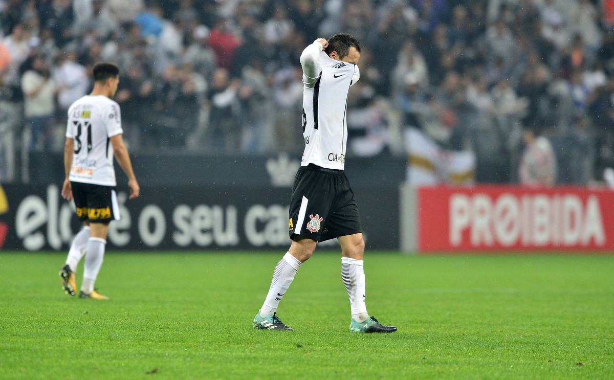 Análise: na primeira derrota, Corinthians se supera em quase todos os ...