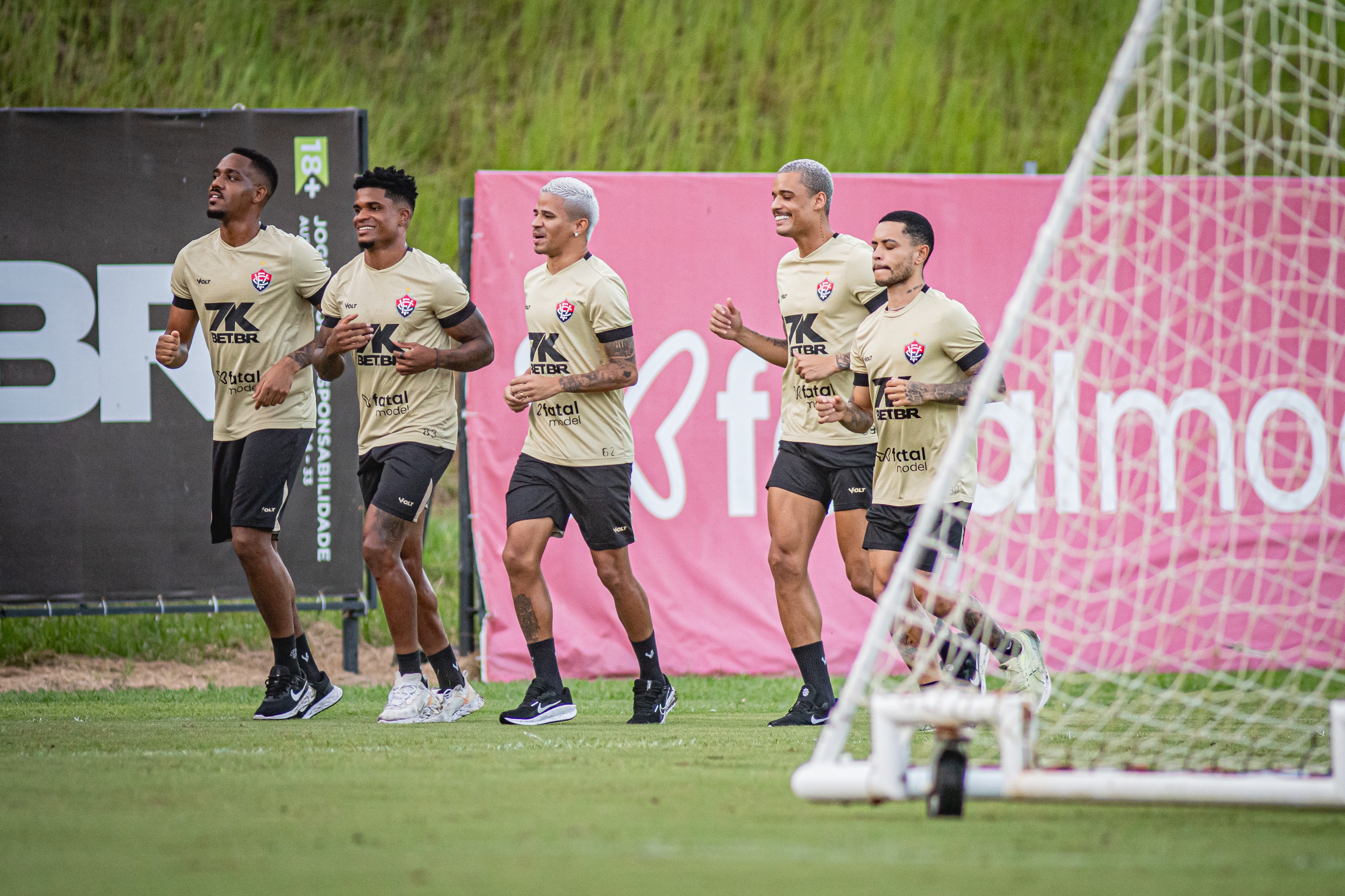 Treino do Vitória tem retornos de Wellington Rato e Carlinhos | Ge
