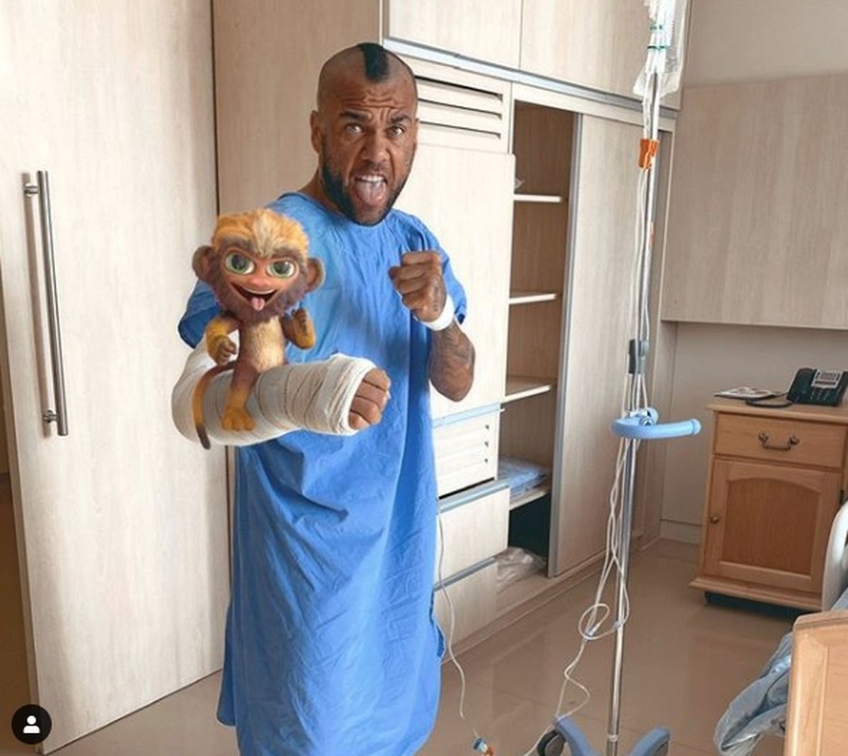 Daniel Alves, do São Paulo, agradece mensagens de apoio e mostra ...