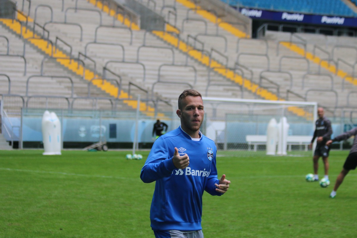 Arthur faz trabalho especial e não participa de rachão no Grêmio ...