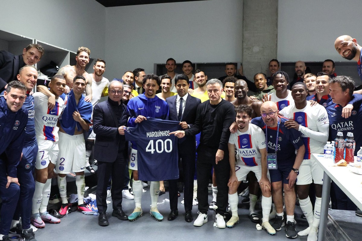 Marquinhos completa 400 jogos pelo PSG e recebe homenagem | futebol francês | ge