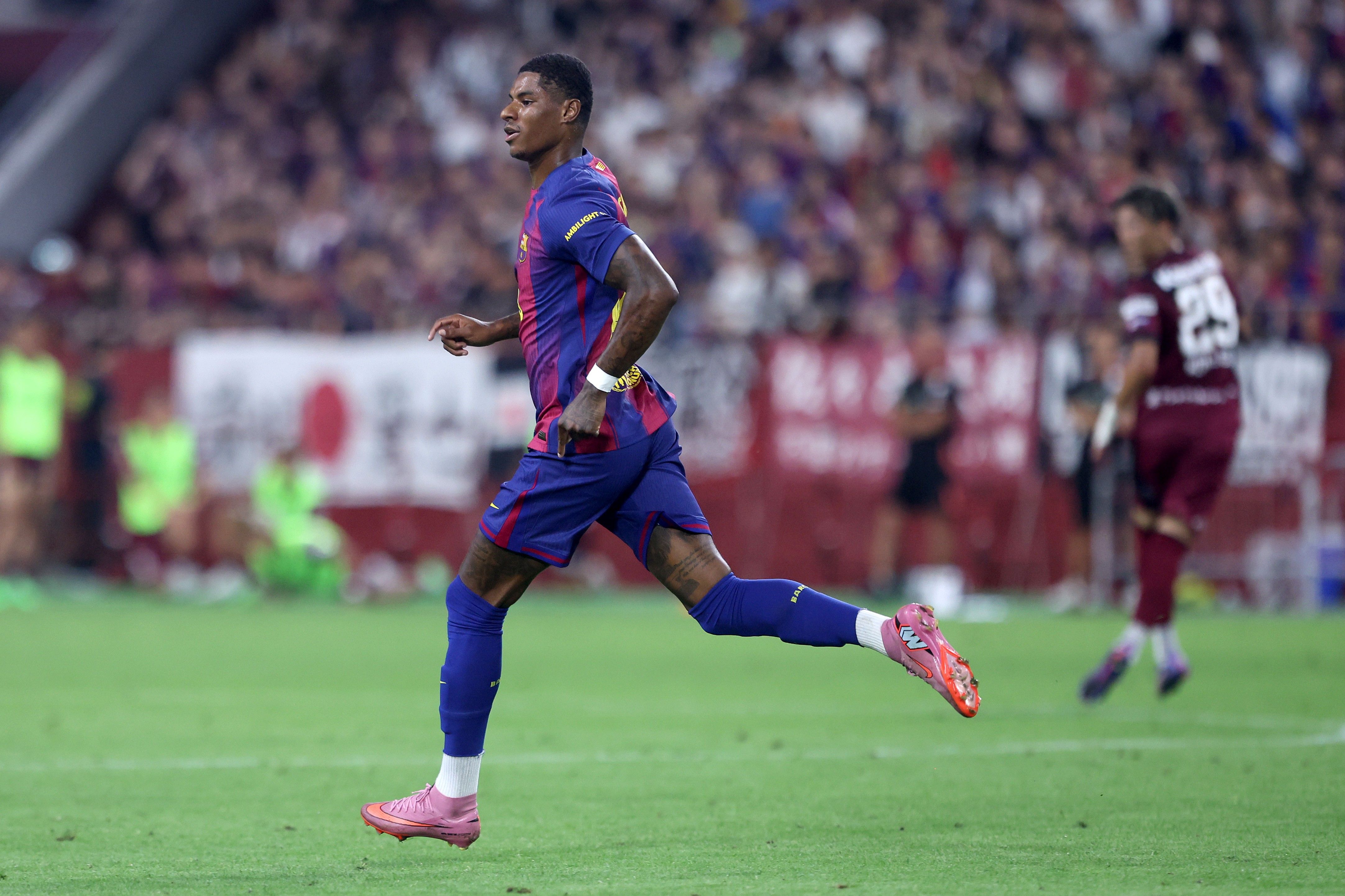 Barcelona ainda precisa inscrever sete jogadores do elenco para LaLiga ...