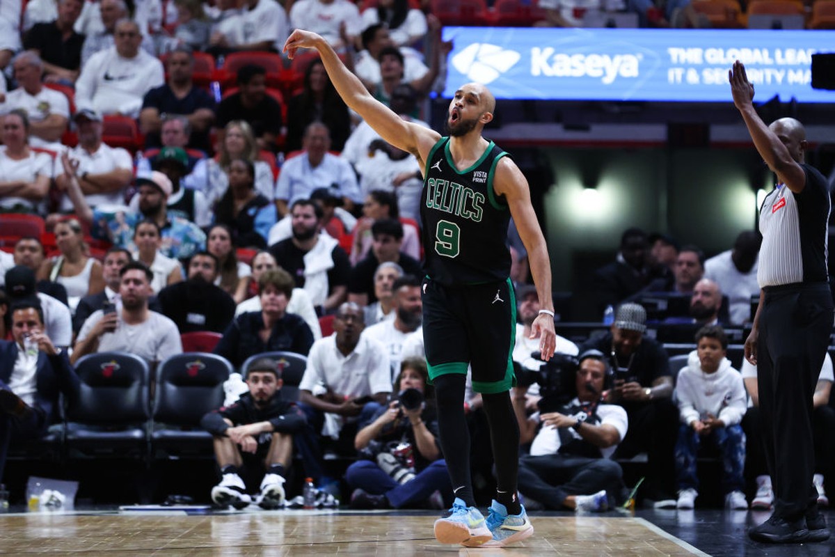 Derrick White brilha, e Celtics faz 3ª vitória sobre Heat nos playoffs ...