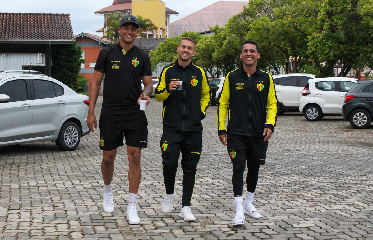 Virou a chave: Brusque inicia viagem para estreia na Copa do Brasil ...