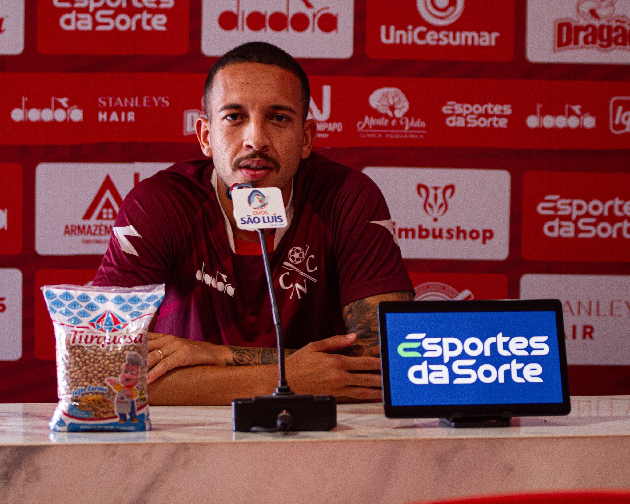 Náutico acerta a saída meia-atacante Caio Vitor