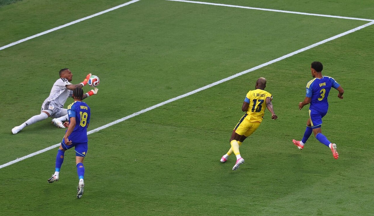 Quem é o goleiro que salvou Curaçao contra Equador na Copa | Ge