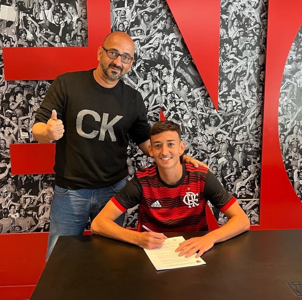 Capitão do sub-17, João Carbone assina contrato profissional com o ...