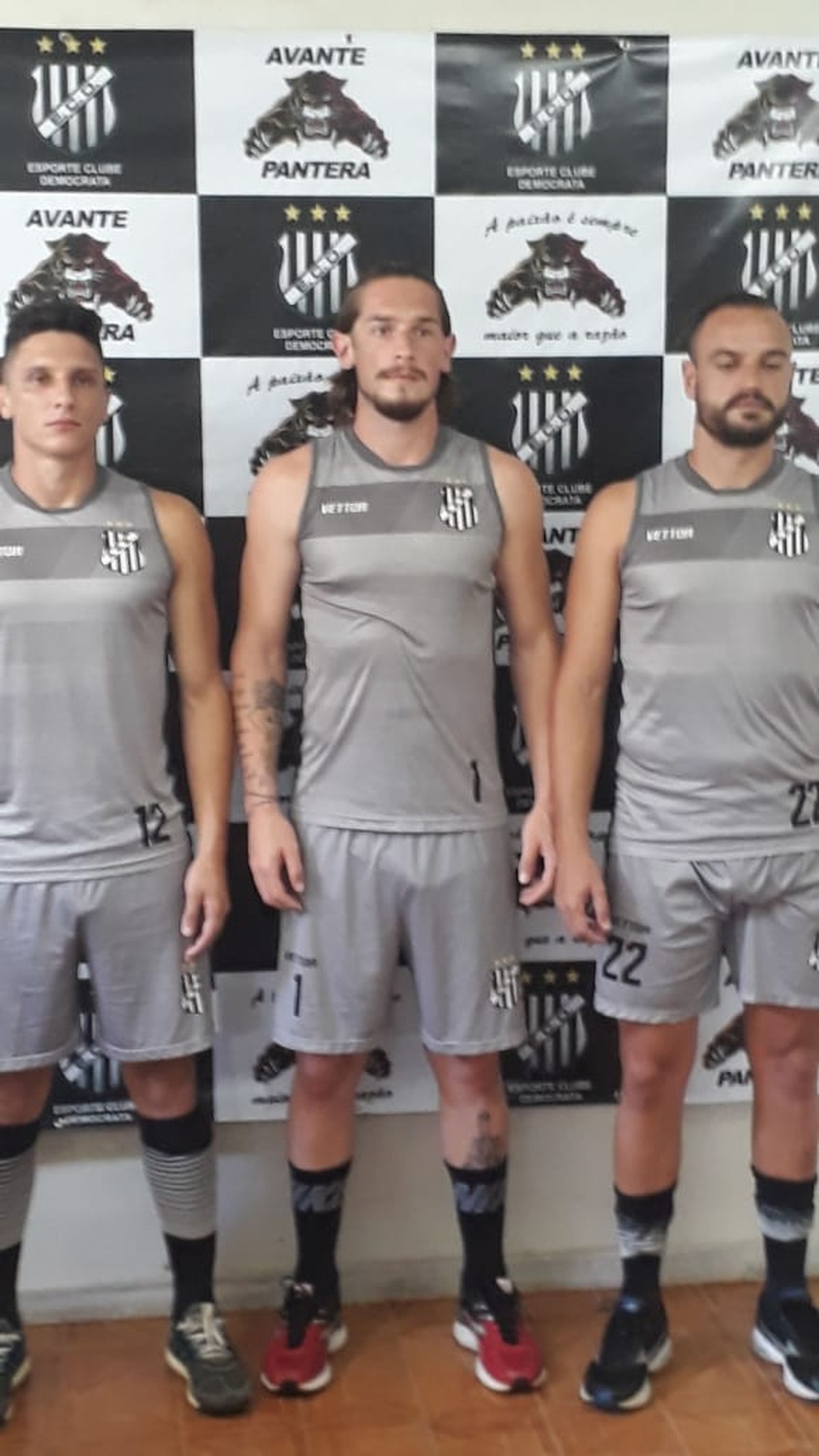 Da juventude à experiência no gol: conheça os goleiros do Democrata-GV ...