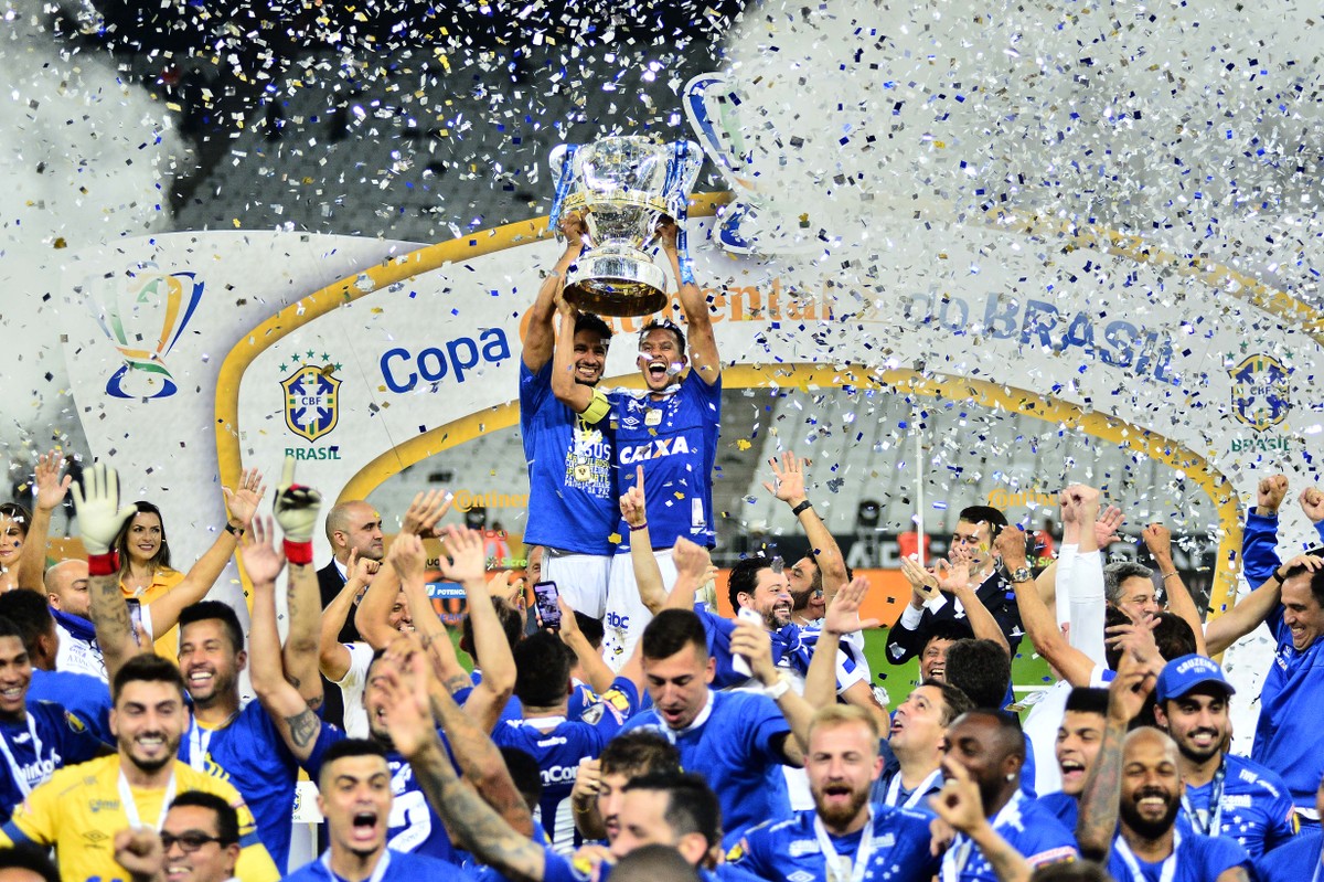 Cruzeiro bi-campeão: ataques ganham jogos, defesas ganham campeonatos ...