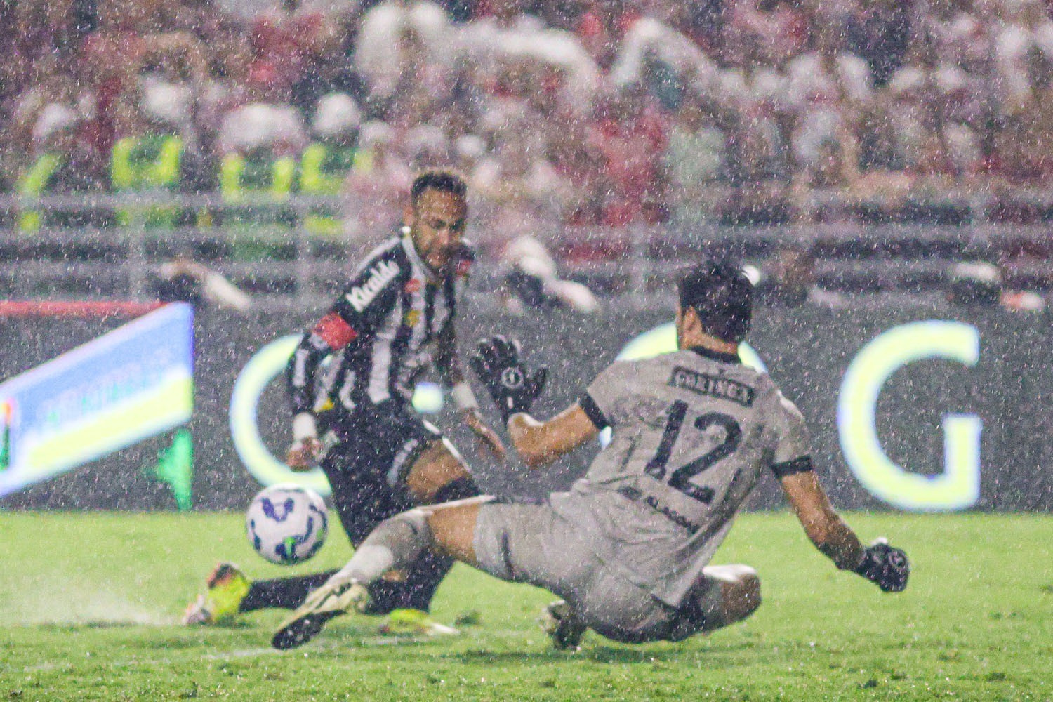 CRB anuncia renovação de contrato do goleiro Matheus Albino | Ge